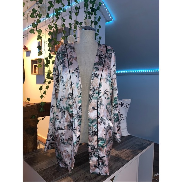 Victoria's Secret | Intimates & Sleepwear | Tropical Robe | Poshmark